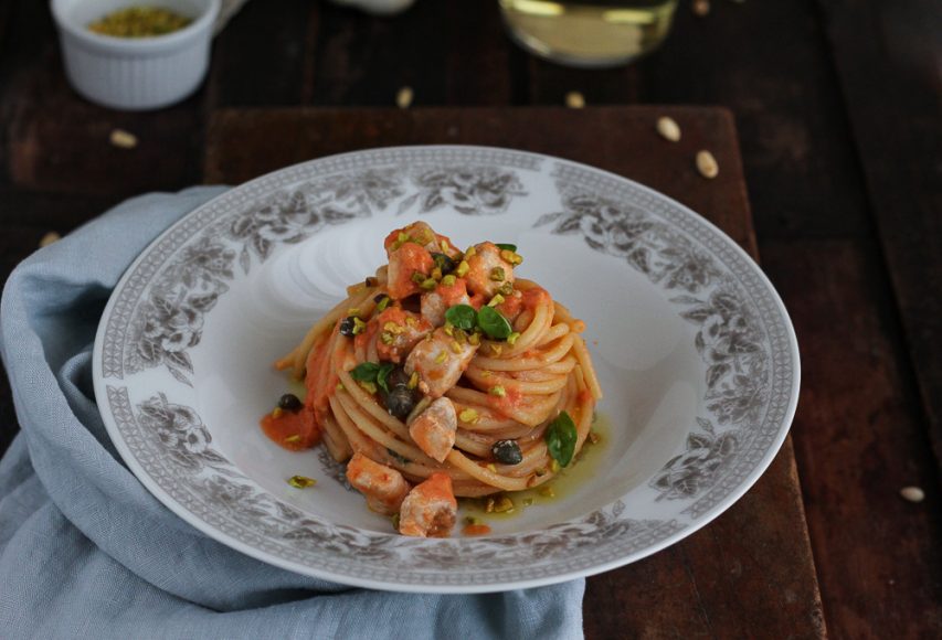 Spaghetti con pesce spada e sugo di pomodoro a crudo - Licia Sangermano